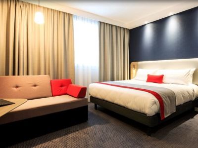 Hotel Inn Express - Paris - Cdg Airport By Ihg Roissy-en-France, France ...